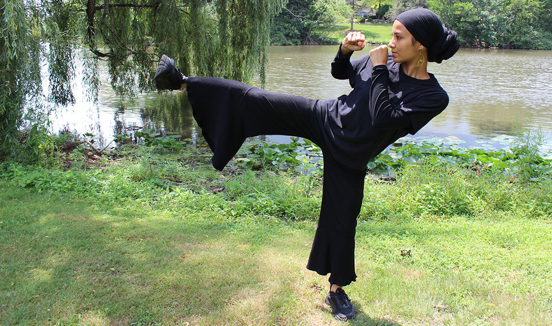 Learn When, Where & How To Throw Practical Kicks in a Fight